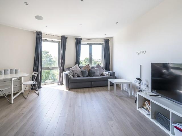 Apartment at Friern Barnet Road, Greater London