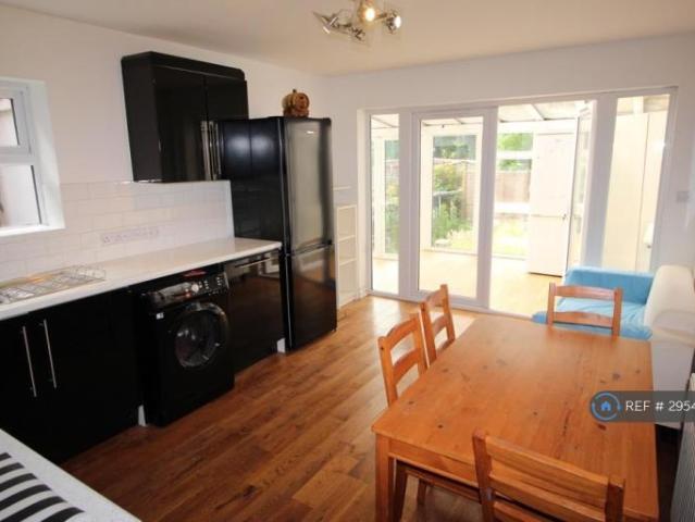 Apartment at Friern Barnet Road, Greater London