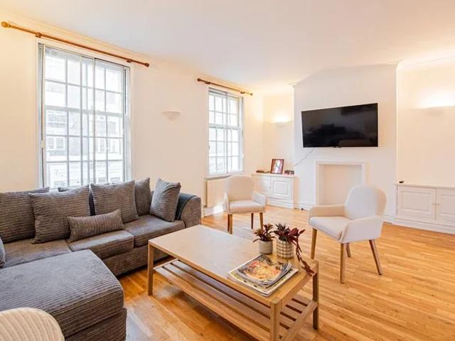 Apartment at Fulham High Street, Greater London