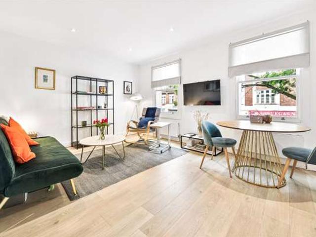 Apartment at Fulham High Street, Greater London