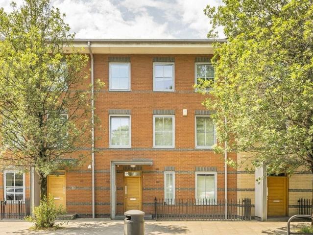 Apartment at Fulham Palace Road, Greater London