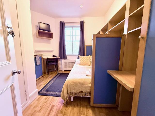 Apartment at Fulham Palace Road, Greater London