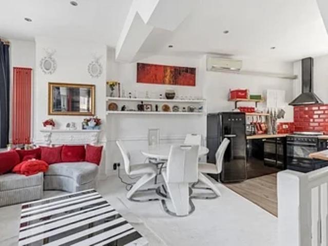 Apartment at Fulham Road, Greater London