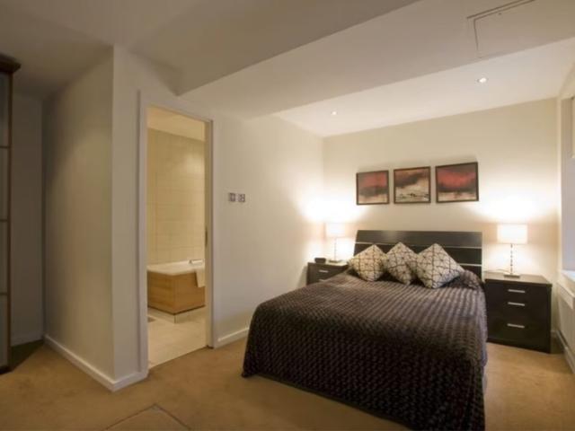 Apartment at Fulham Road, Greater London