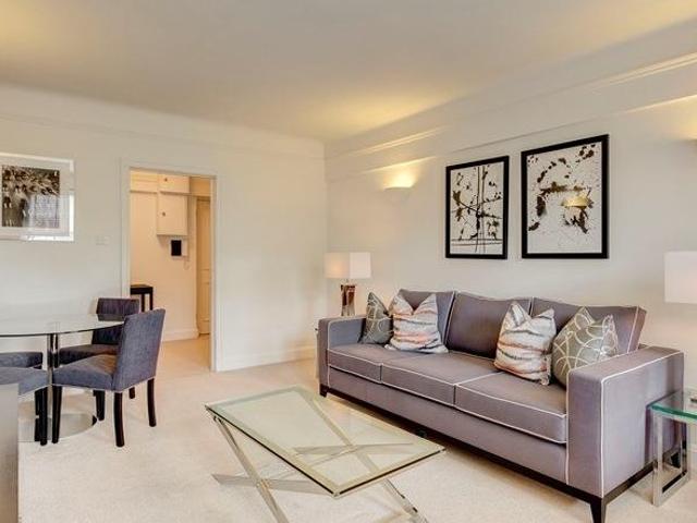 Apartment at Fulham Road, Greater London