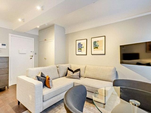 Apartment at Fulham Road, Greater London