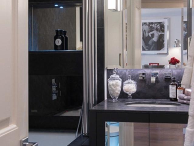 Apartment at Fulham Road, Greater London
