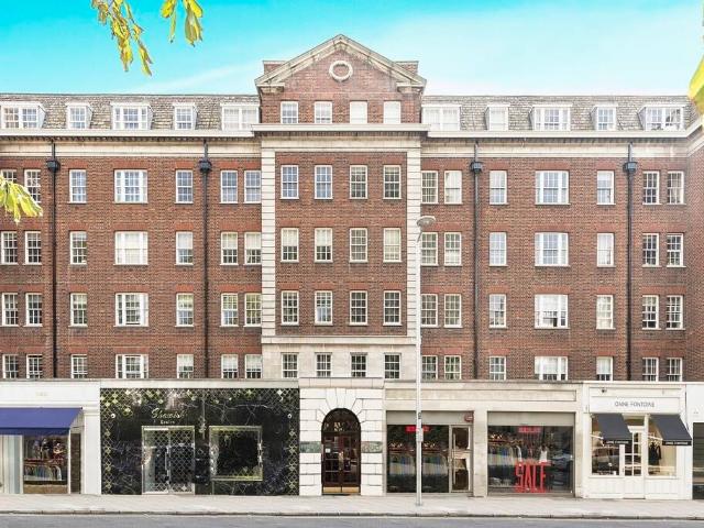Apartment at Fulham Road, Greater London