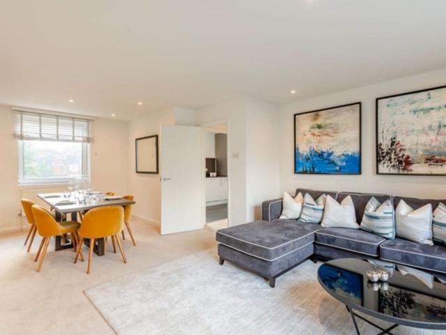 Apartment at Fulham Road, Greater London
