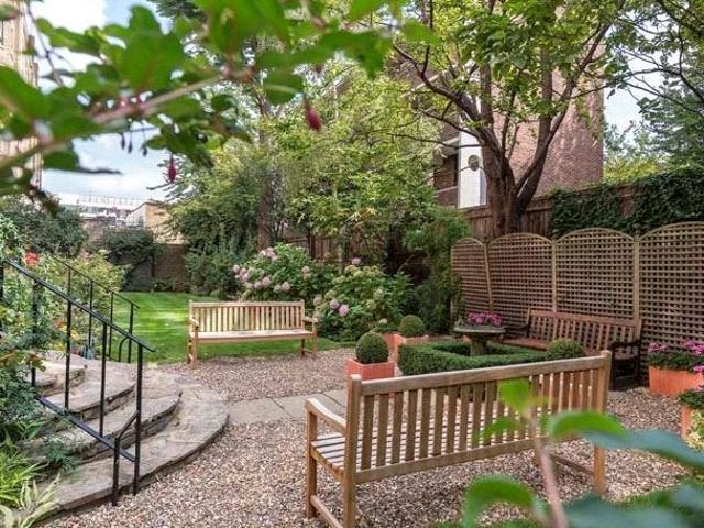 Apartment at Fulham Road, Greater London