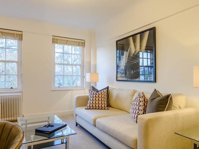 Apartment at Fulham Road, Greater London