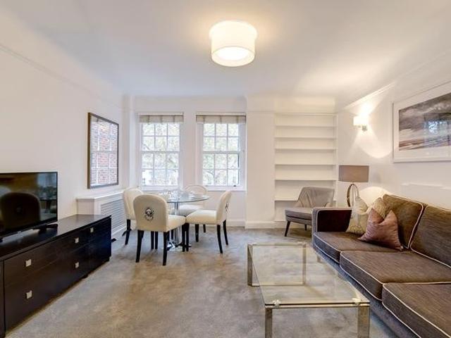 Apartment at Fulham Road, Greater London
