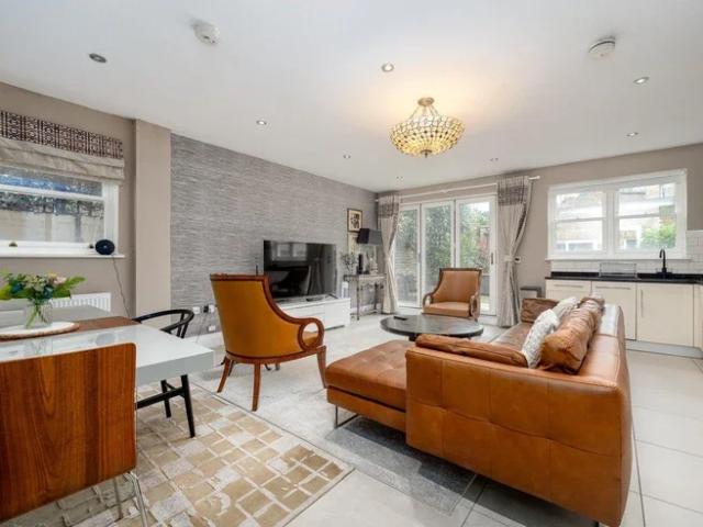 Apartment at Fulham Road, Greater London