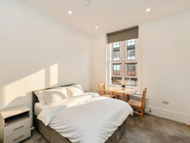 Apartment at Fulham Road, Greater London