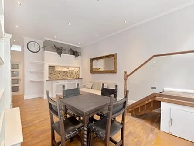 Apartment at Fulham Road, Greater London