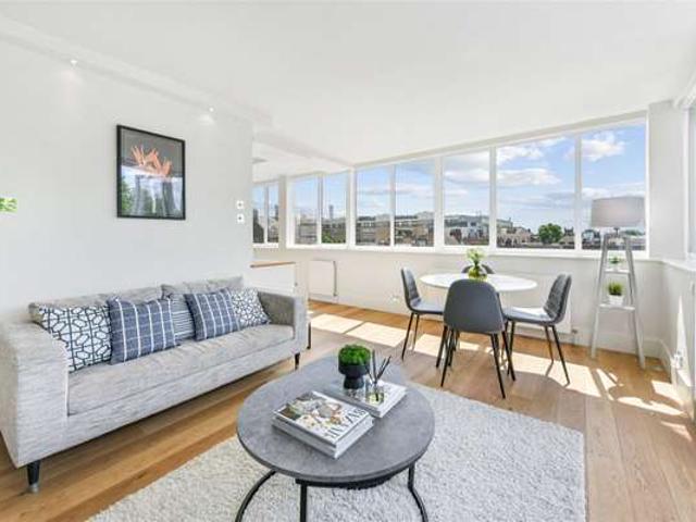 Apartment at Fulham Road, Greater London
