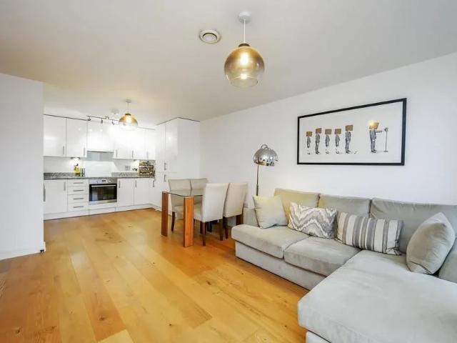 Apartment at Fulneck Place, Greater London