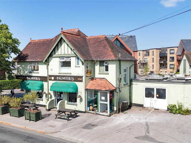 Apartment at Furze Platt Road, Maidenhead