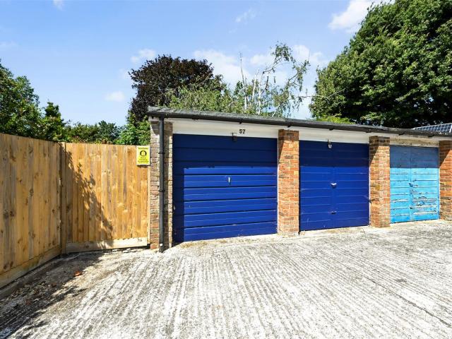 Apartment at Furzedown, Arun