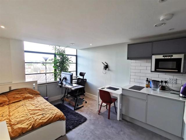 Apartment at Fyfield Road, Greater London