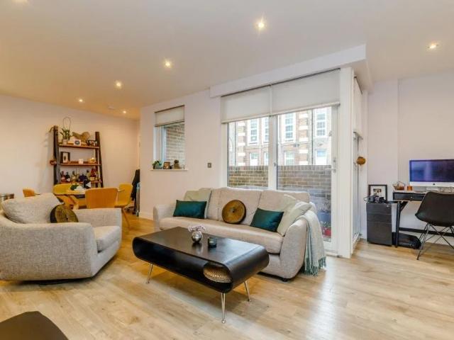 Apartment at Knapp Road, Greater London