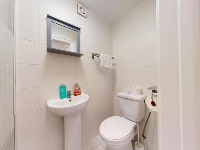 Apartment at Knaresborough Place, Greater London