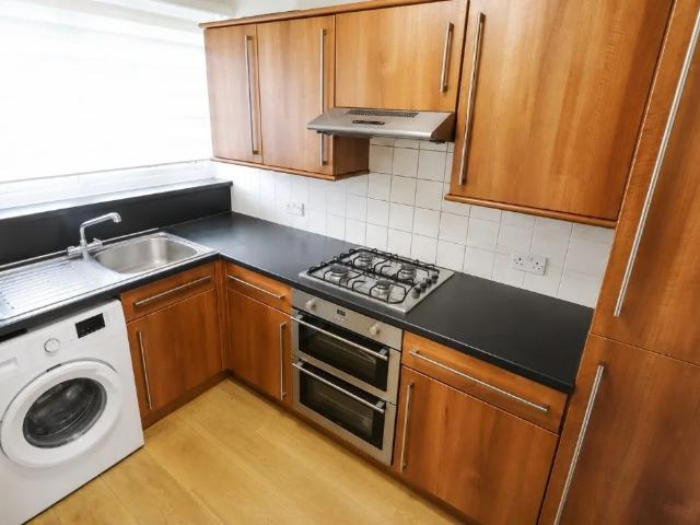 Apartment at Knee Hill Crescent, Greater London
