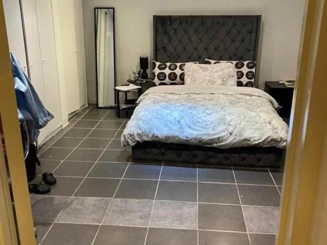 Apartment at Knight's Hill, Greater London