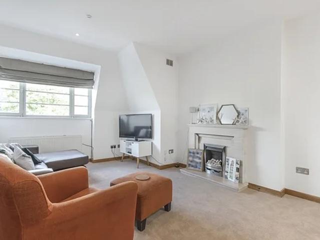 Apartment at Knollys Road, Greater London
