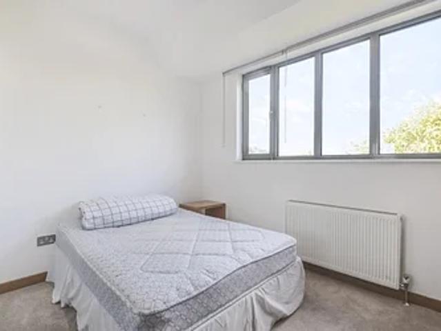 Apartment at Knollys Road, Greater London