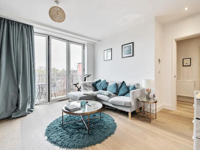 Apartment at Knoll Rise, Greater London