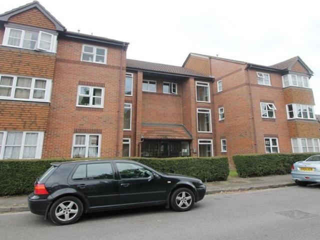 Apartment at Knowles Close, Greater London