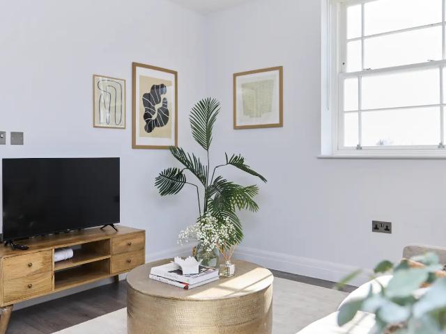 Apartment at Kew Bridge Court, Greater London