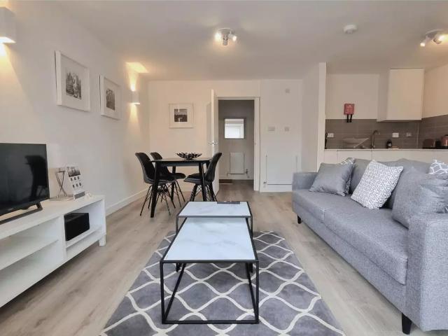 Apartment at Kew Bridge Court, Greater London