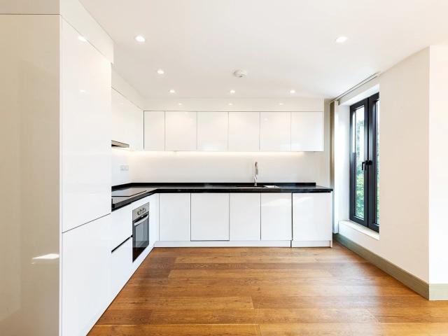 Apartment at Kew Bridge Road, Greater London