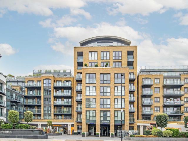 Apartment at Kew Bridge Road, Greater London