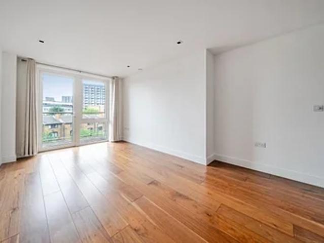 Apartment at Kew Bridge Road, Greater London
