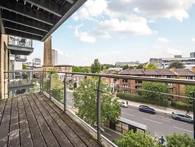 Apartment at Kew Bridge Road, Greater London
