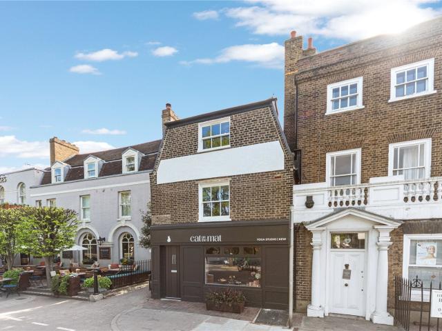 Apartment at Kew Green, Greater London