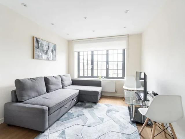 Apartment at Keystone Crescent, Greater London