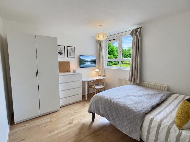 Apartment at Keevil Drive, Greater London
