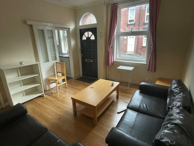 Apartment at Kelsall Grove, Leeds