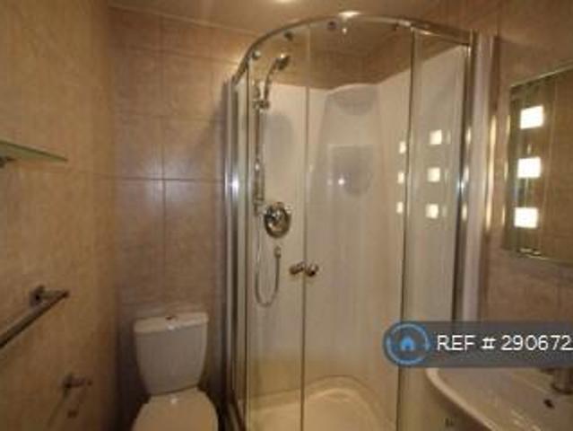 Apartment at Kelvin Drive, Glasgow