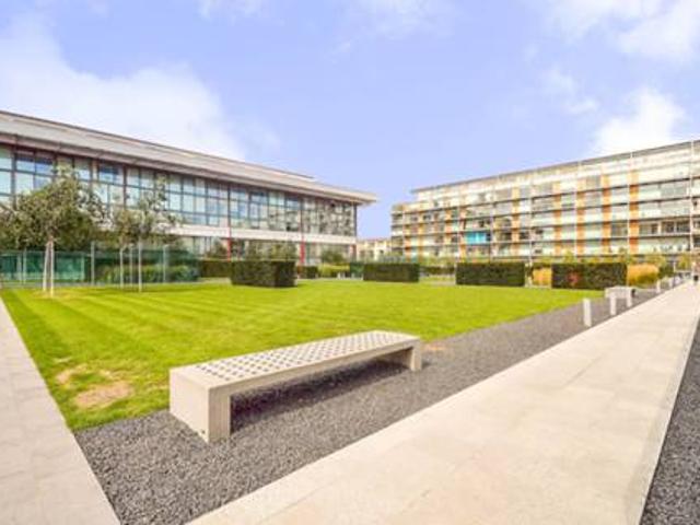 Apartment at Kelvin Road, Greater London