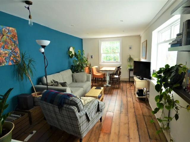 Apartment at Kemerton Road, Greater London