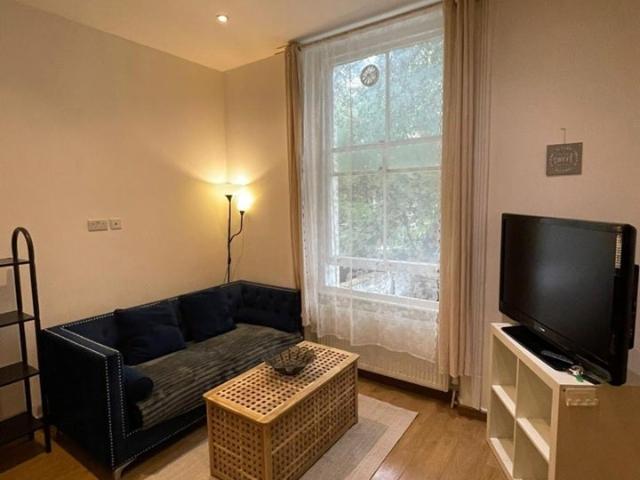 Apartment at Kempsford Gardens, Greater London