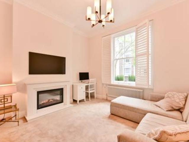 Apartment at Kempsford Gardens, Greater London