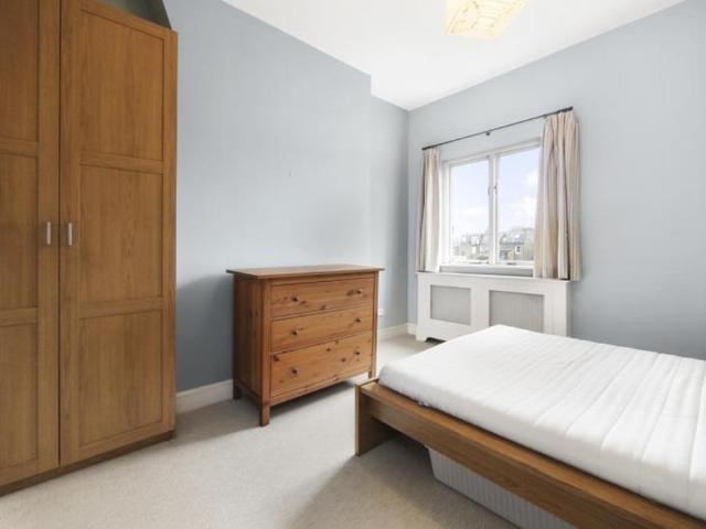 Apartment at Kempsford Gardens, Greater London