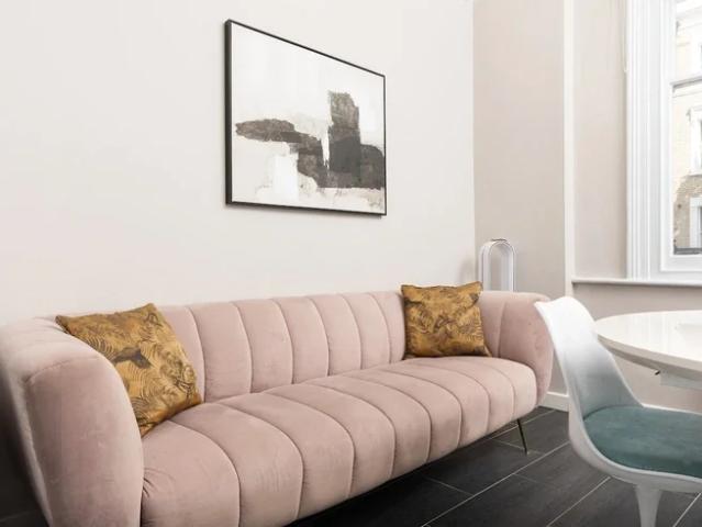 Apartment at Kempsford Gardens, Greater London