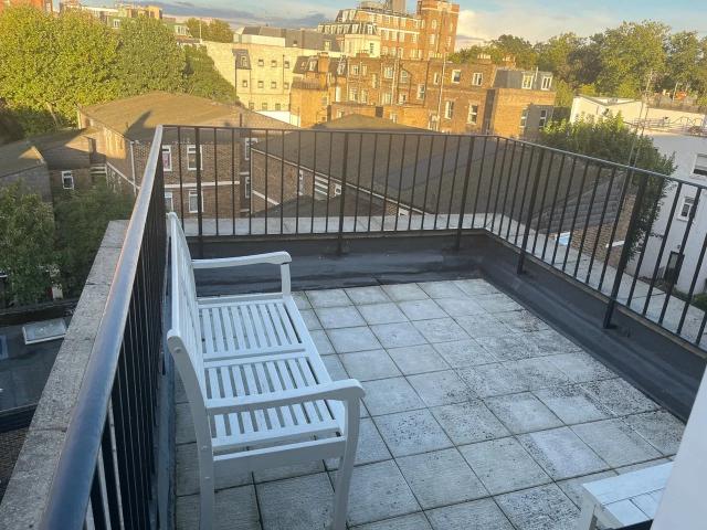 Apartment at Kempsford Gardens, Greater London